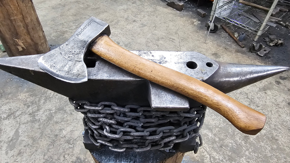Make your own Hatchet – Savage Custom Creative